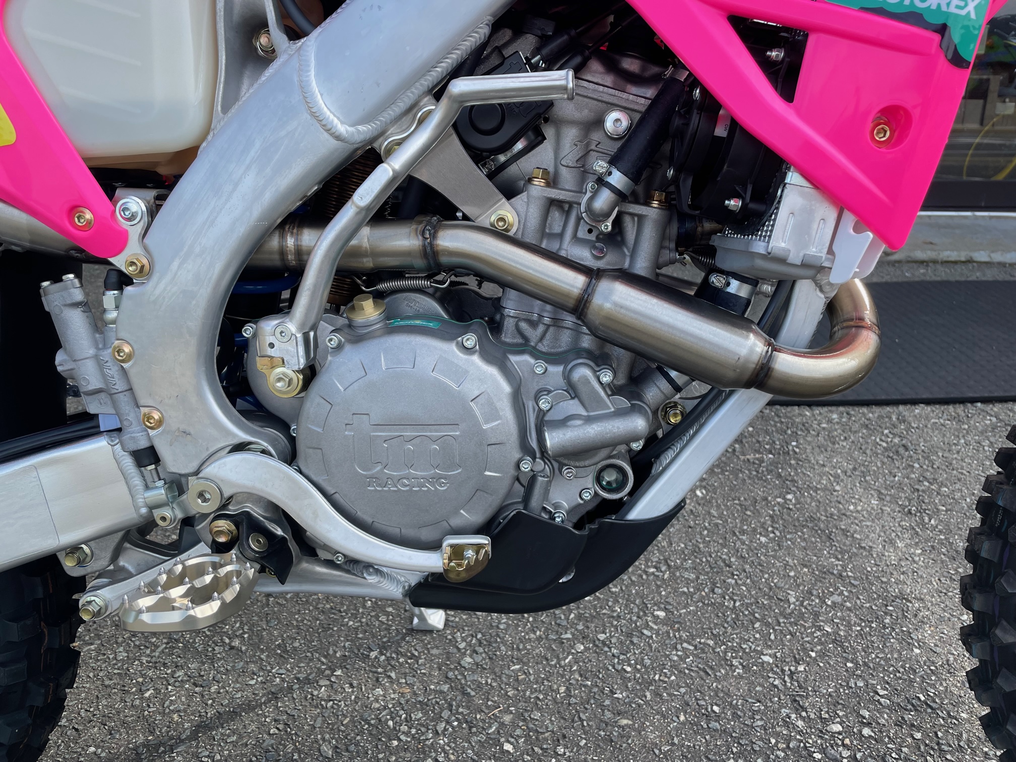 TM Racing EN250 ES Fi 4T PINK Line – SUPERMOTO & ADVENTURE D-GARAGE