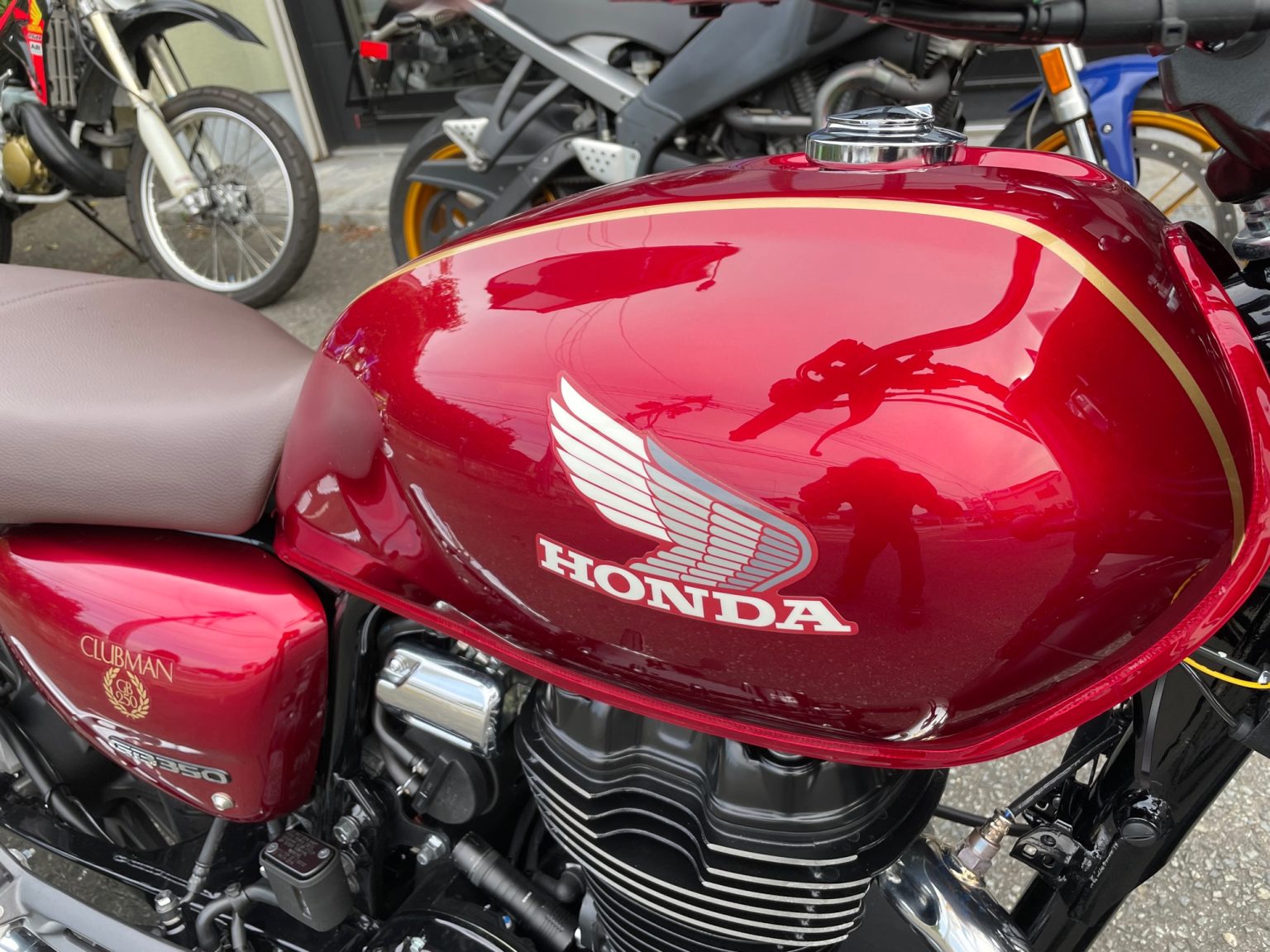 HONDA GB350 タンクをカスタムペイント – SUPERMOTO & ADVENTURE D-GARAGE